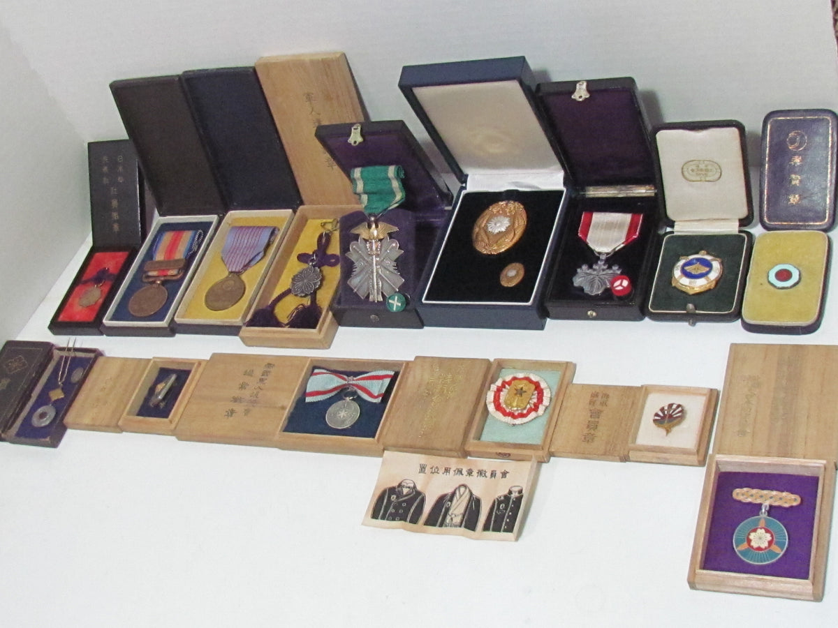 AMAZING JAPANESE MEDAL LOT ~ WW2, PRE, POST WW2 JAPANESE MEDALS, BADGE ...